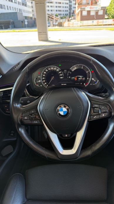 BMW serija 5 Touring 520d SPORTLINE, 2019 god.