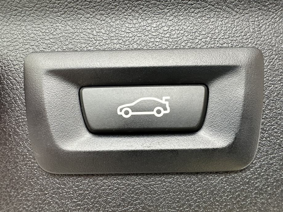 BMW X3 30e xDRIVE M - SPORT LED PANORAMA HUD KAMERA ALU 20 NAVI PDC ...