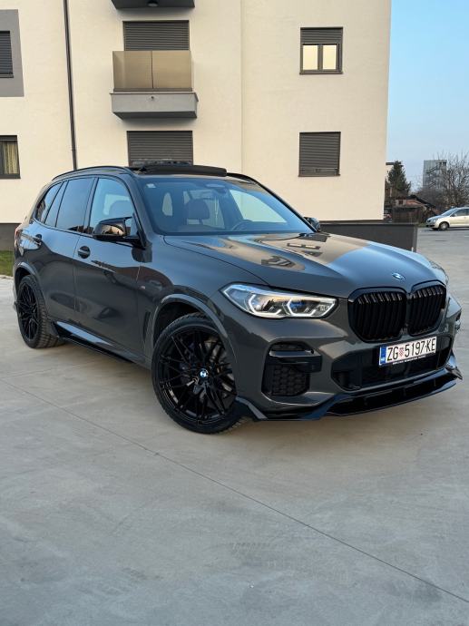 BMW X5 30d M Performance, u PDV, 360°, SkyLounge Pano, Head-Up, Laser, 2022 god.