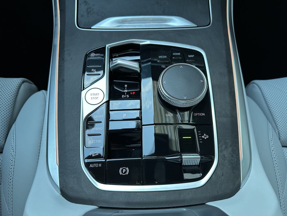 BMW X5 50e*MSPORT*XD*FACELIFT*490KS*PANO*ZRAČNI*H/K*22*DOSTUPNO*BLACK*, 2023 god.