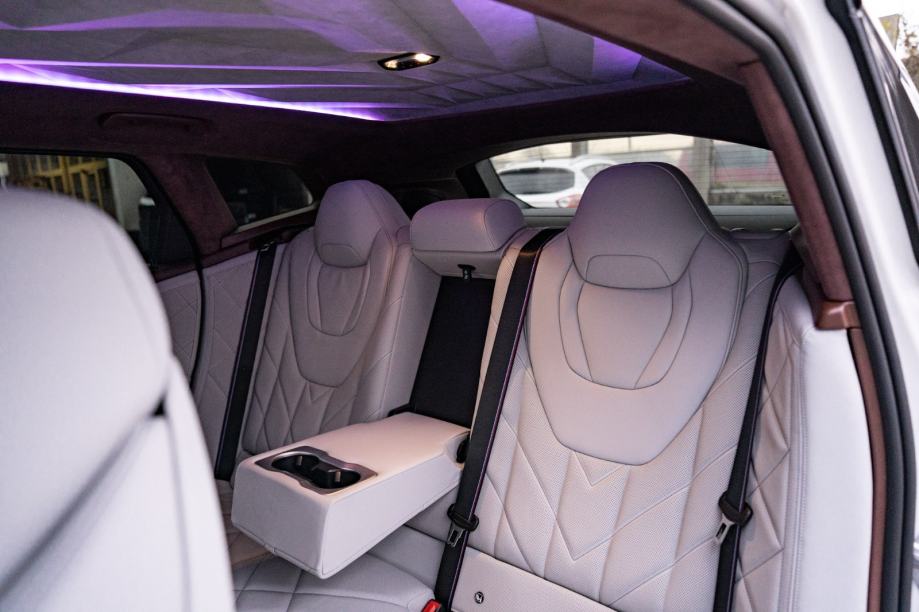 BMW XM 4.4 V8, 2023 god.