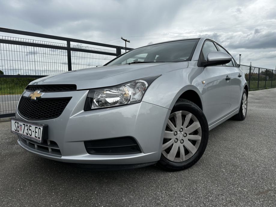 Chevrolet Cruze 1,6 16v BASE/KLIMA/1 VLASNIK/REZERVIRANO, 2010 god.