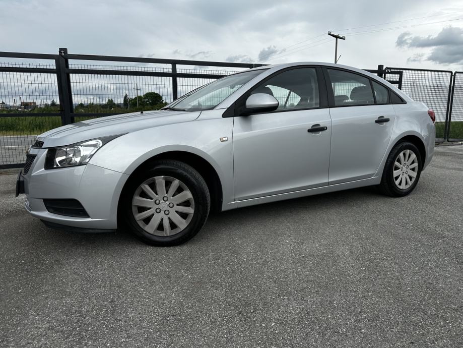 Chevrolet Cruze 1,6 16v BASE/KLIMA/1 VLASNIK/REZERVIRANO, 2010 god.