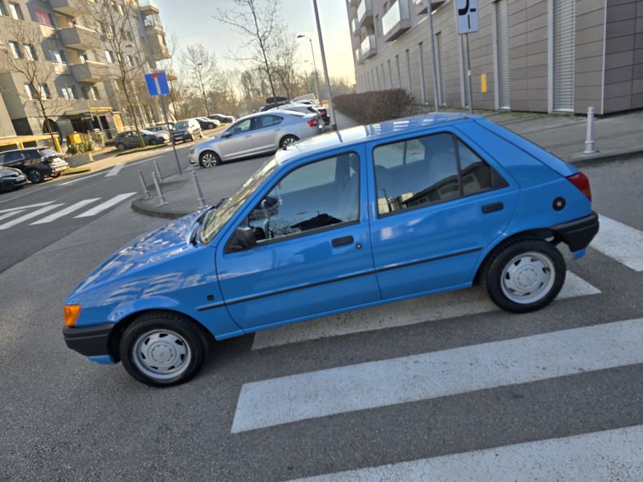 Ford Fiesta 1,1 i Reg8/025 5vrata,Izvorno stanje,garazirana Kredit-Zam ...