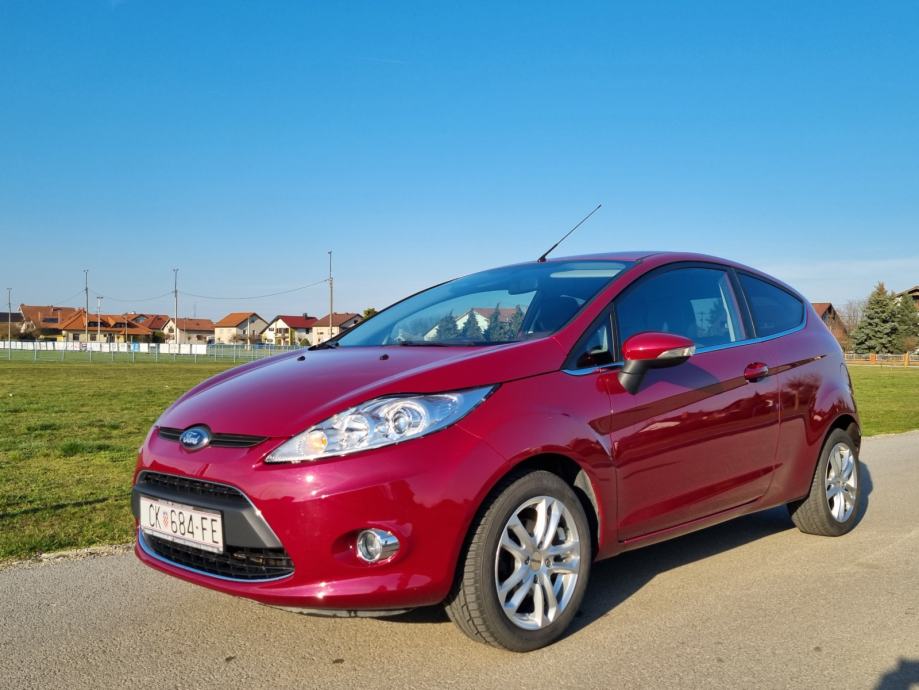Ford Fiesta 1,4 Titanium, Magenta, 2011 god.