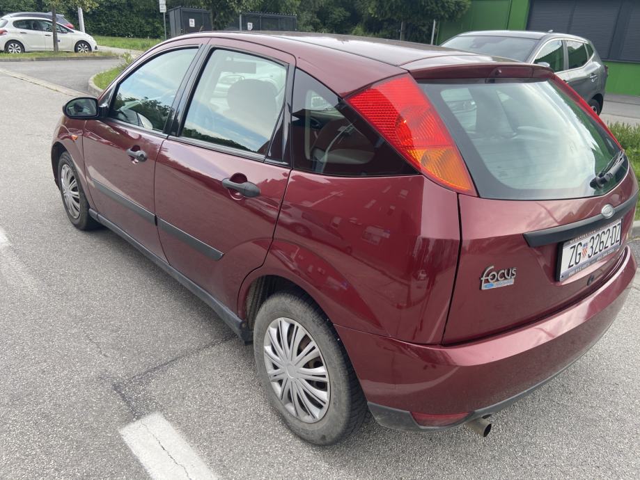 Ford Focus 1,4, 2001 god.