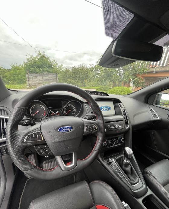 Ford Focus ST 2,0 TDCi, navi, radar, recaro, bi xenon...reg.2/2025 ...
