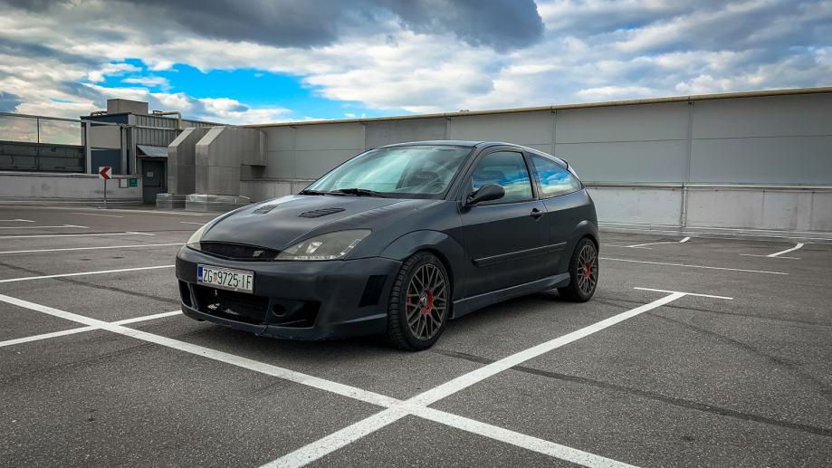 Ford Focus 2.5 V6, 2001 god.