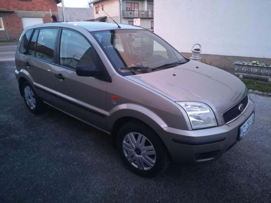 Ford Fusion 1,4, 2004 god.