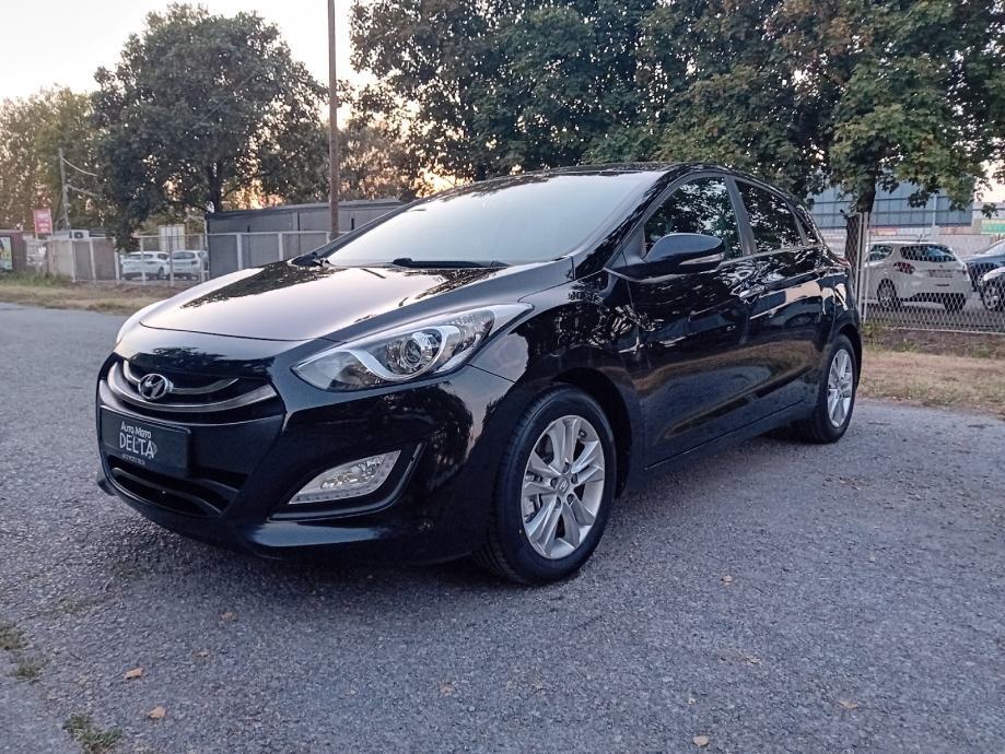 Hyundai i30 1,6 CRDi-NAVIGACIJA-TEMPOMAT-LED SVETLA-NOVE GUME, 2014 god.