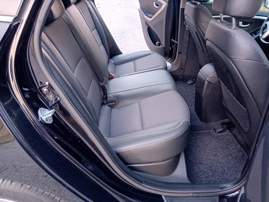 Hyundai i30 1,6 CRDi-NAVIGACIJA-TEMPOMAT-LED SVETLA-NOVE GUME, 2014 god.