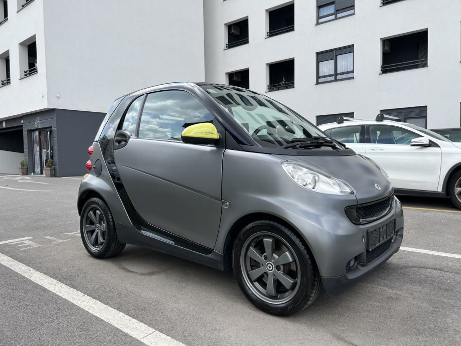 JEDINSTVEN Smart fortwo coupe Grey Style automatik TOP STANJE, 2010 god.