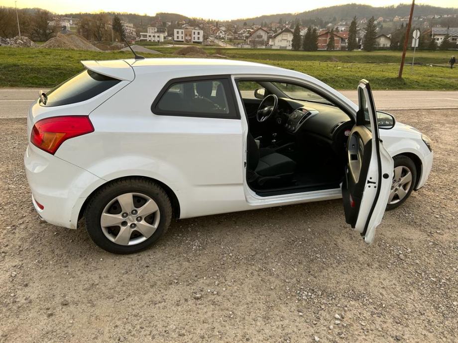 Kia Ceed (ceed) 1,4 LX, 2009 god.