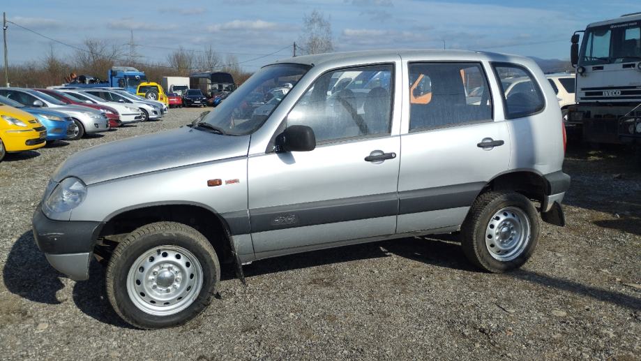 Lada Niva 1700 CHEVROLET 4X4 SAMO 17TKM, 2004 god.