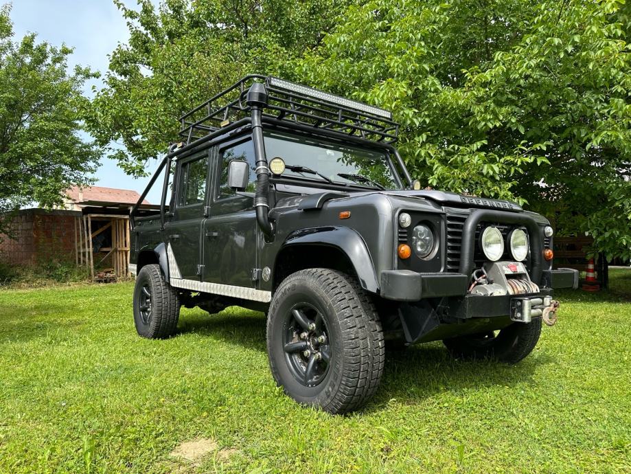 Land Rover Defender 110 TD5 Tomb Raider crew cab, 2001 god.