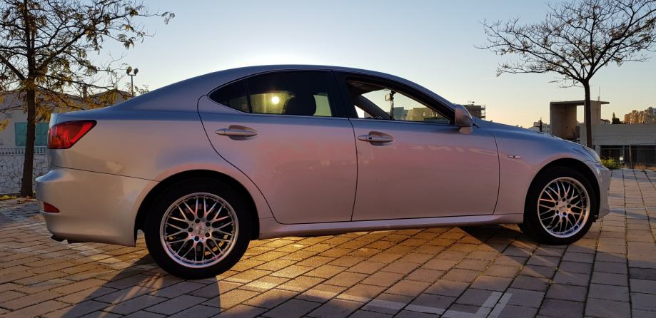 Lexus IS 220 d, prva reg. 11/2007. 6800 EUR, 2007 god.
