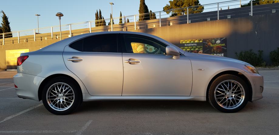 Lexus IS 220 d, prva reg. 11/2007. 6800 EUR, 2007 god.