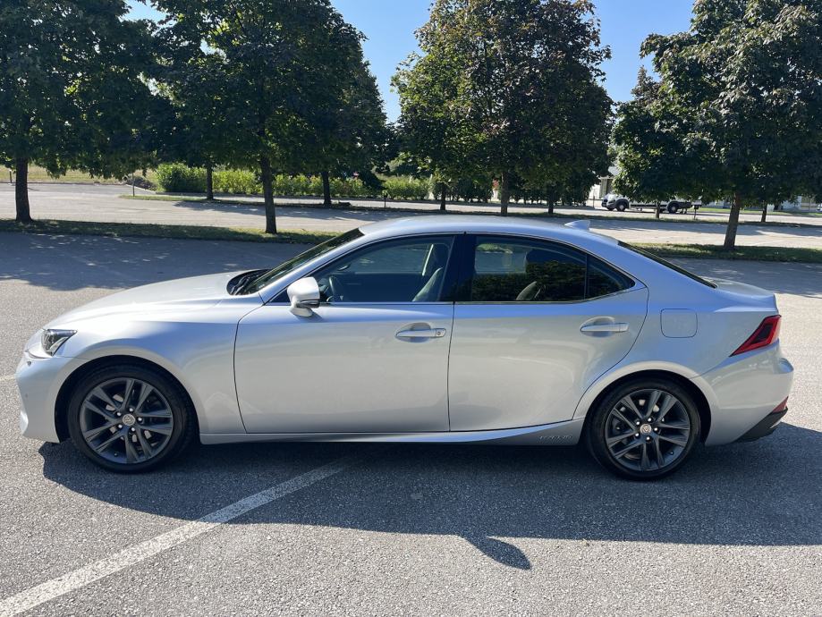 Lexus IS 300h Executive, 2018 god.