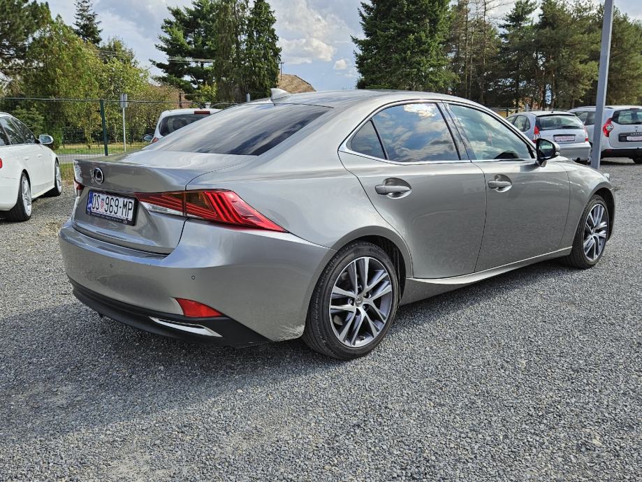 Lexus IS 300H, 2019 god.