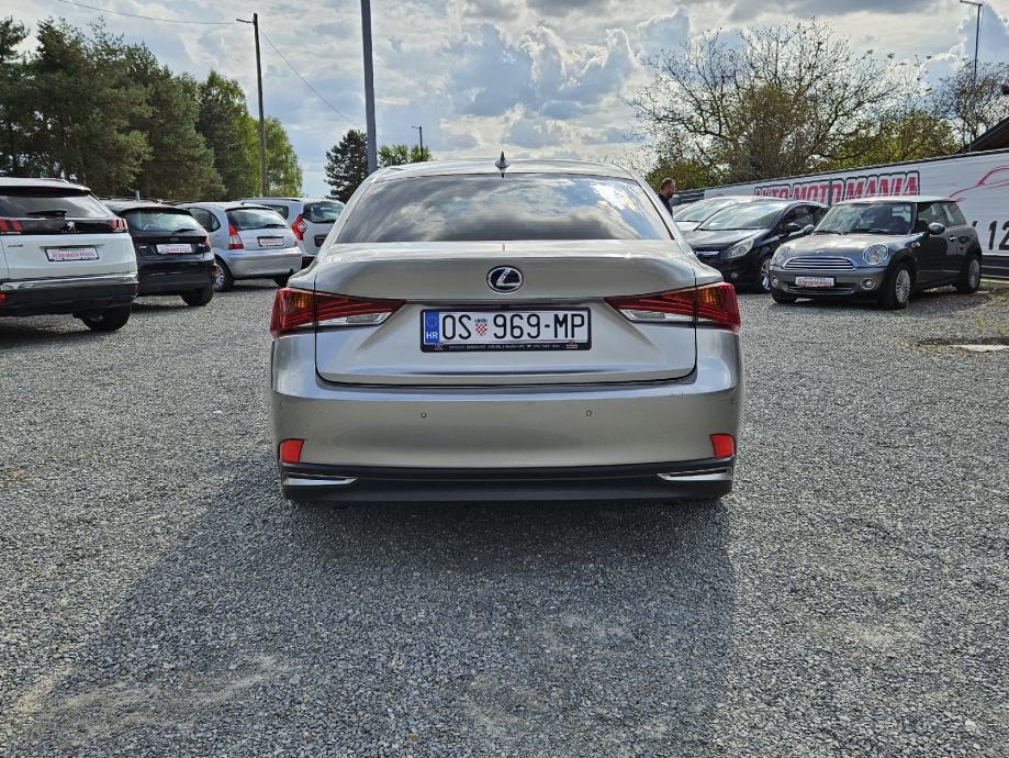 Lexus IS 300H, 2019 god.