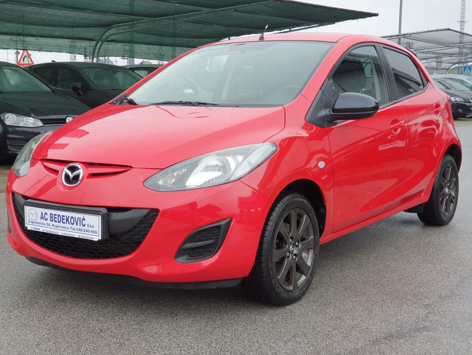 Mazda 2 1,3 i TAMURA SERVISNA KNJIŽICA 104000 KILOMETARA, 2014 god.