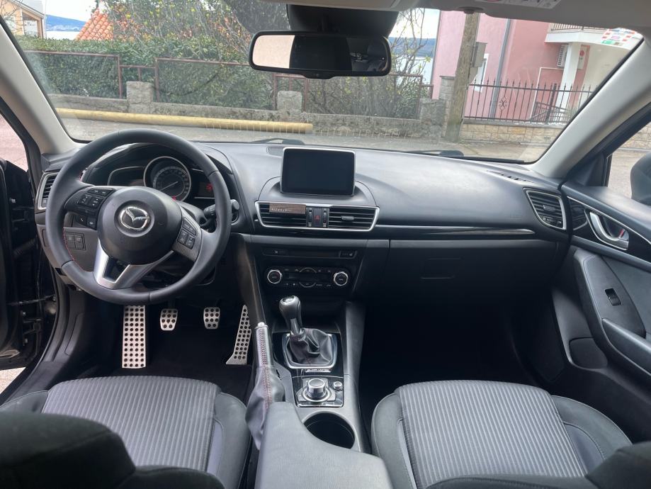 Mazda 3 Black limited 85/250, 2015 god.