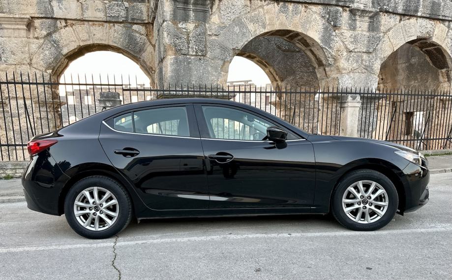 Mazda 3 sedan, 2015 god.