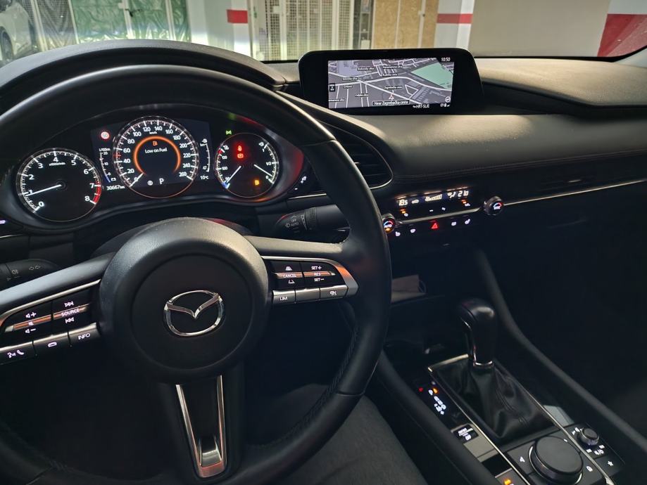 Mazda 3 Sedan, AUTOMATIK /HEAD UP DISPLAY/ NAVIGACIJA/ SAMO 34 400 KM ...