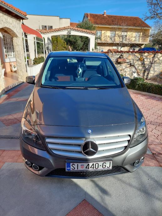 Mercedes-Benz 180 CDI automatik, 2012 god.