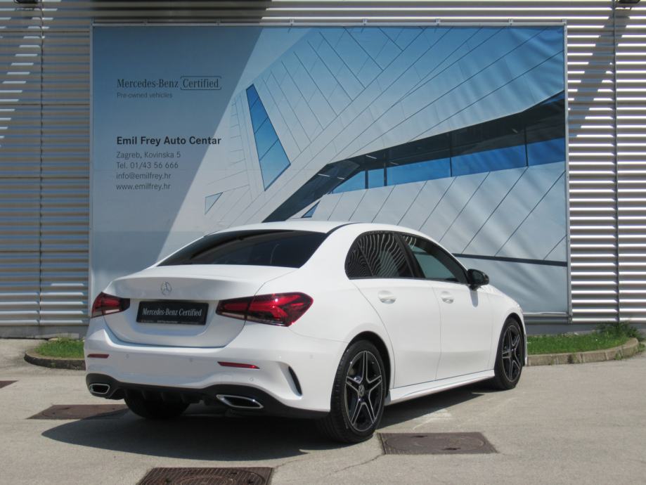 Mercedes-Benz A-klasa 180 AMG Line + Night paket, 2022 god.