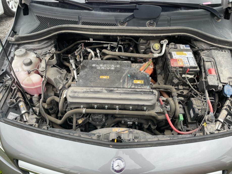 Mercedes-Benz B250 e - Električni, KAO IZ SALONA!, 2015 god.