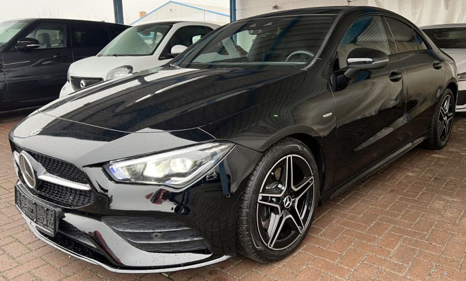 Mercedes-Benz CLA 200d AMG Edition 2022 god., Panorama, Distronic, LED ...