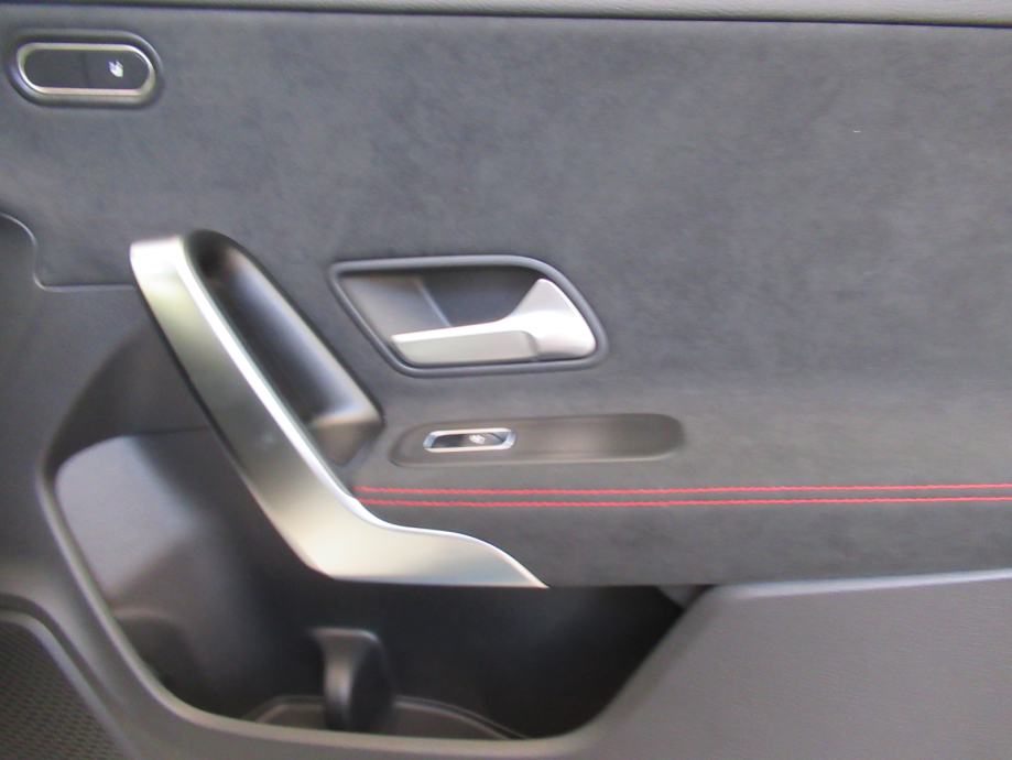 Mercedes-Benz CLA 250 e Plug-in hybrid AMG line / DISTRONIC, 2023 god.