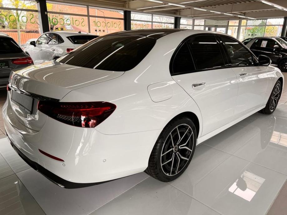Mercedes-Benz E 220d 4MATIC Lim AMG LINE LED*WIDE*PANO*360*AMB, 2023 god.