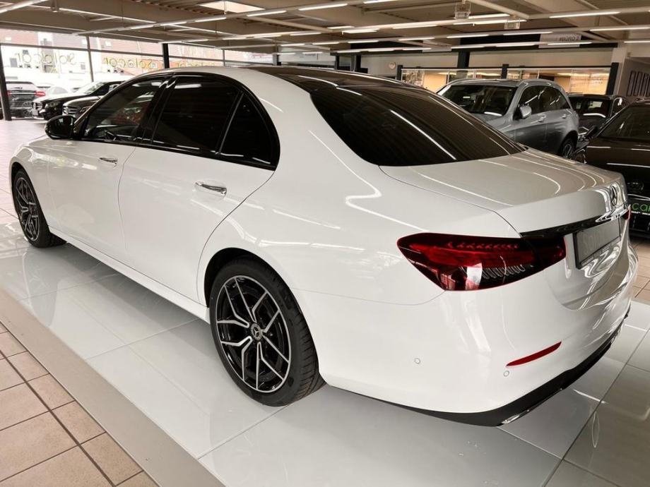 Mercedes-Benz E 220d 4MATIC Lim AMG LINE LED*WIDE*PANO*360*AMB, 2023 god.