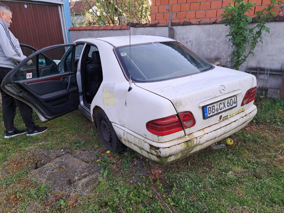 Mercedes-Benz E-klasa 210, 1998 god.