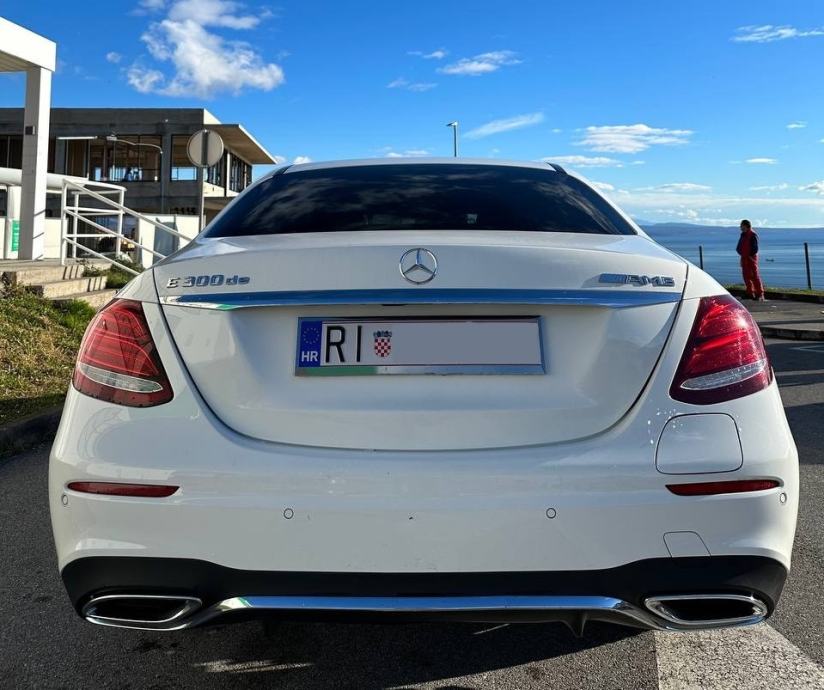 Mercedes-Benz E-klasa E-300de HYBRID, AMG paket opreme, 2020 god.