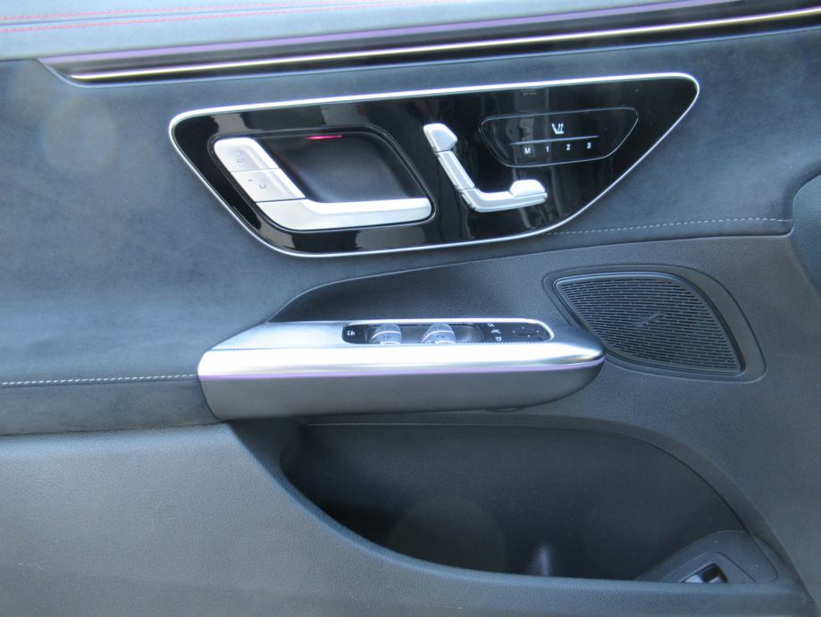 Mercedes-Benz EQE 300 AMG Line/Memory/KEYLESS-GO/Night/19, 2025 god.