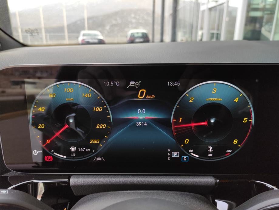 Mercedes-Benz GLA 200 d / AMG / MBUX / AMBIENT LIGHT / 19 AMG, 2021 god.