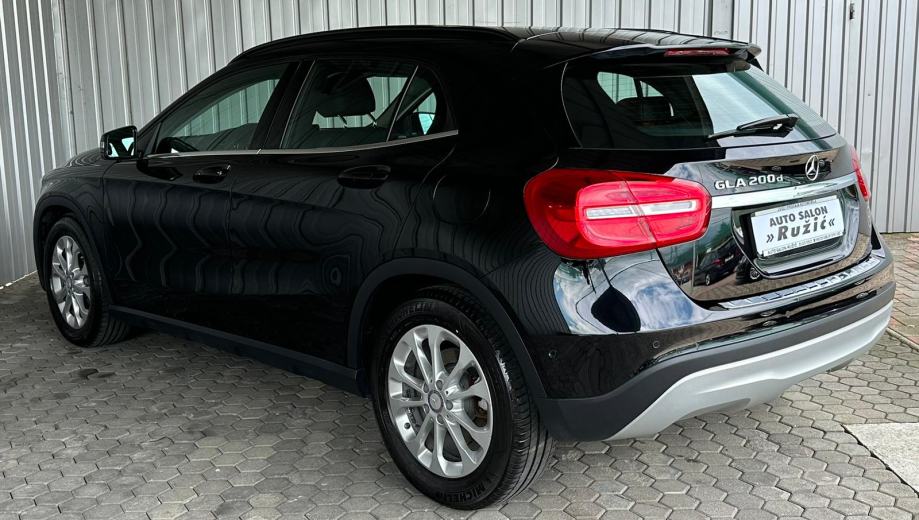 Mercedes-Benz GLA 200 d STYLE EXCLUSIVE ALU 2XPDC NAVI FULL LED GARNC ...