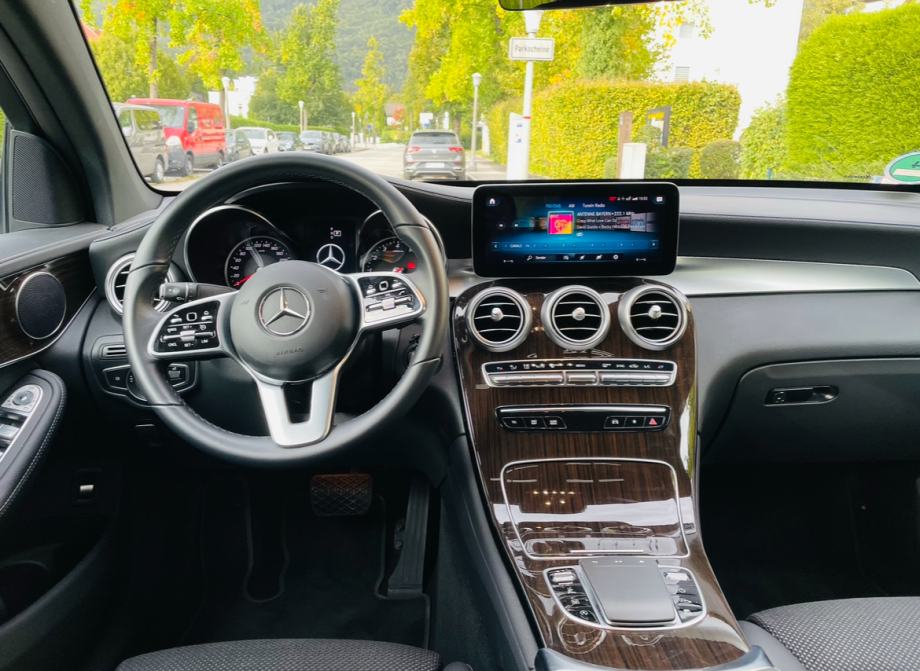 Mercedes-Benz GLC 200 4MATIC, 2021 god.