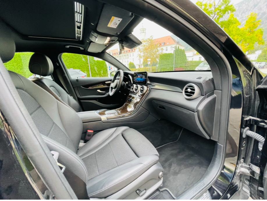 Mercedes-Benz GLC 200 4MATIC, 2021 god.