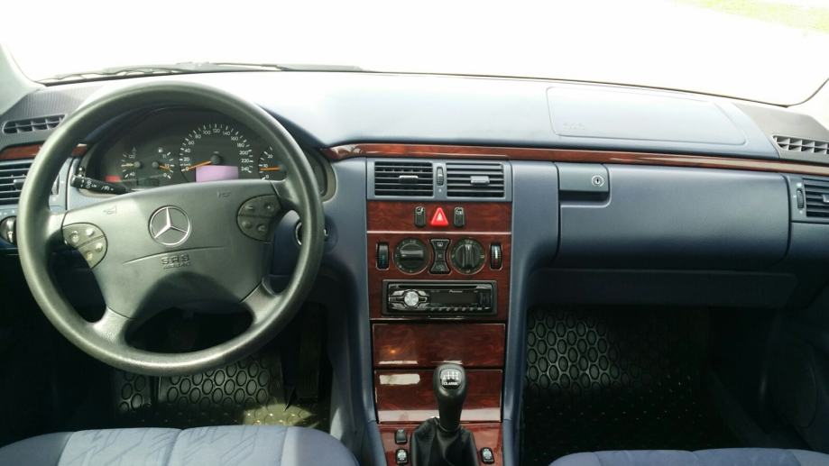 Mercedes E klasa CLASIC 200 PLIN, PRILIKA , 2000 god.