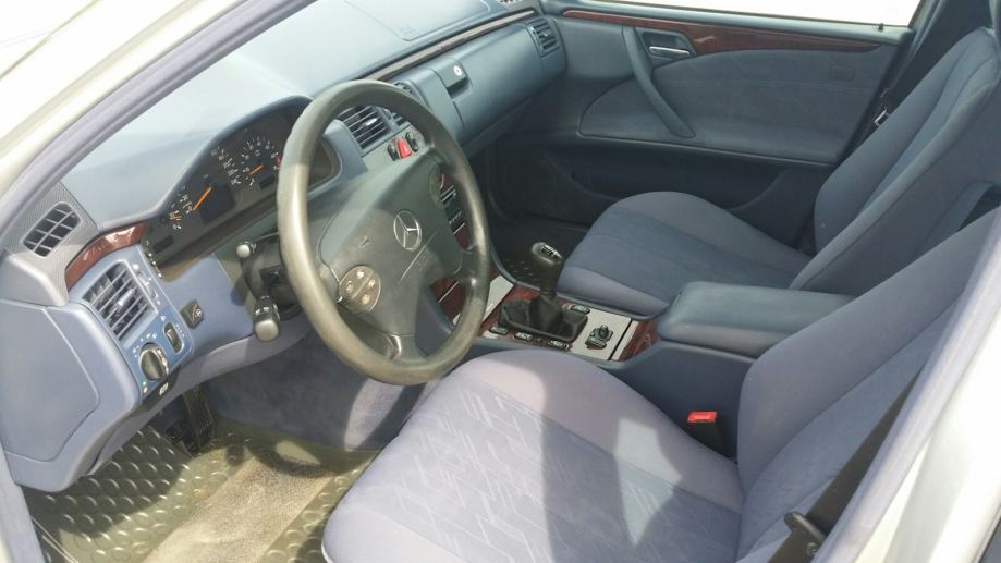 Mercedes E klasa CLASIC 200 PLIN, PRILIKA , 2000 god.