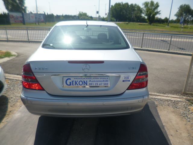 Mercedes E-klasa 220 CDI ELEGANCE AUTOMATIK VRIJEDI POGLEDATI, 2003 god.