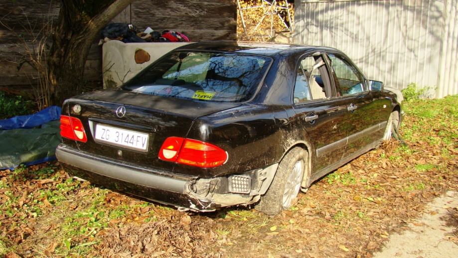 Mercedes E-klasa W210 E430 (V8 + LPG) lakši karambol (zamjena)(hitno ...