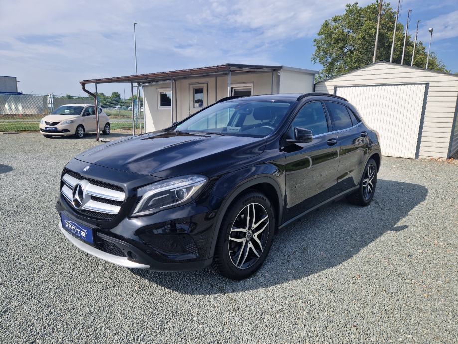 Mercedes GLA 180 d Style, NAVI, LED, KAMERA, 65 TKM, servisna Mercedes ...