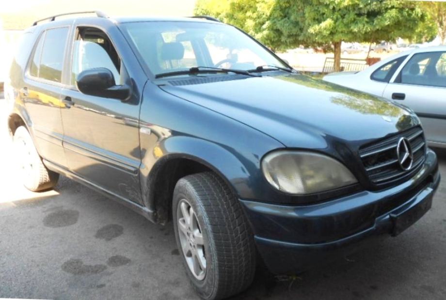 MERCEDES ML 270, 2000 god.