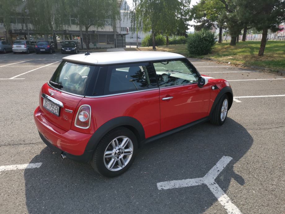 MINI Cooper 1.6 , Chilli red. Odlična prilika, 2011 god.