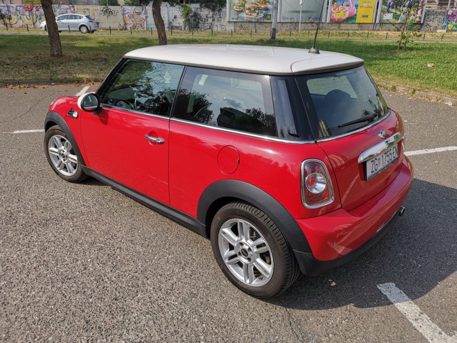 MINI Cooper 1.6 , Chilli red. Odlična prilika, 2011 god.